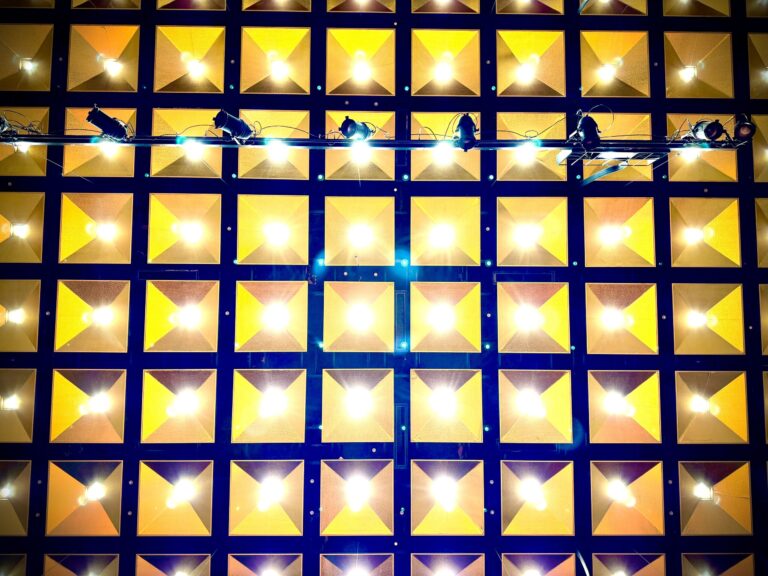 見上げた天井 - MAGUMA STUDIOS